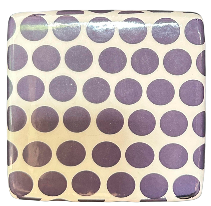 Cube with large dots - Aura Galerías